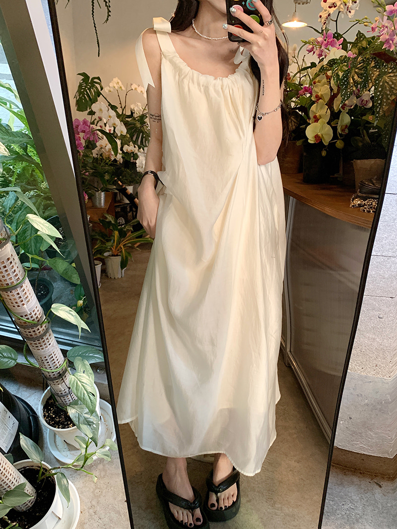 언발 크림 리본 롱 원피스 라운드 넥 셔링 러블리 리본 끈 슬리브리스 나시 루즈 핏 슬립 롱 A 라인 플레어 스커트 미디 치마 드레스 언발 청순 여리 하늘하늘 여친 바다