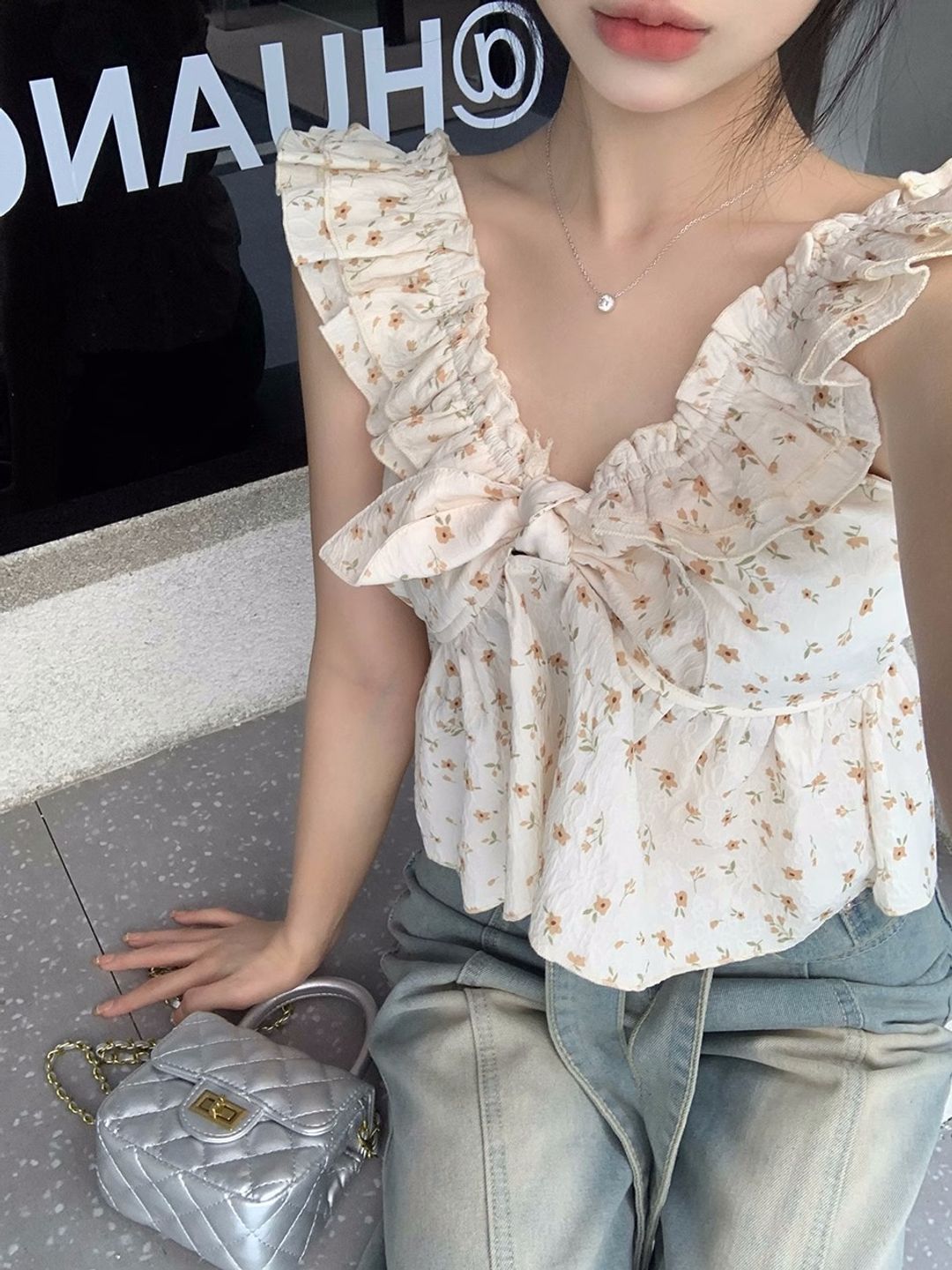 데이지 프릴 나시 블라우스 V 브이 넥 리본 복고 풍 빈티지 레트로 플라워 패턴 러블리 귀여운 슬리브리스 나시 크롭 미니 숏
