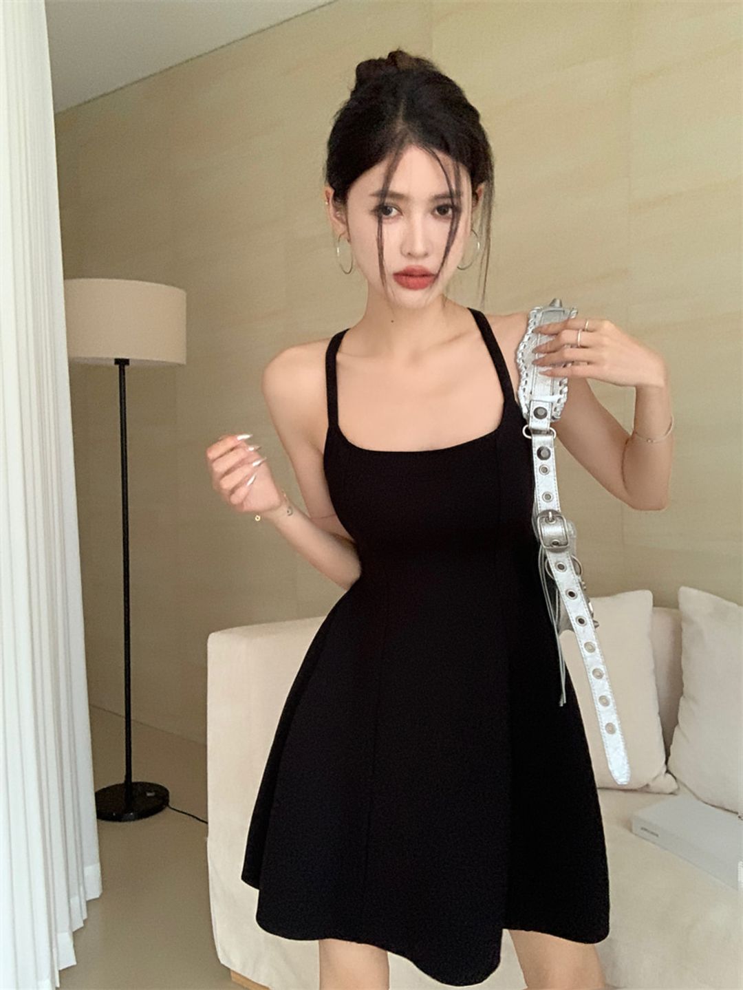 슬림 심플 블랙 원피스 고 퀄리티 하이 엔드 스퀘어 넥 슬리브리스 나시 백 리스 포인트 A 라인 하이 웨스트 플레어 스커트