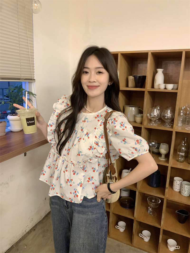 퍼프 플라워 화이트 블라우스 라운드 넥 반팔 하프 벌룬 소매 프릴 셔링 러블리 청순 여리 귀여운 꽃 무늬 패턴 플로럴 빈티지