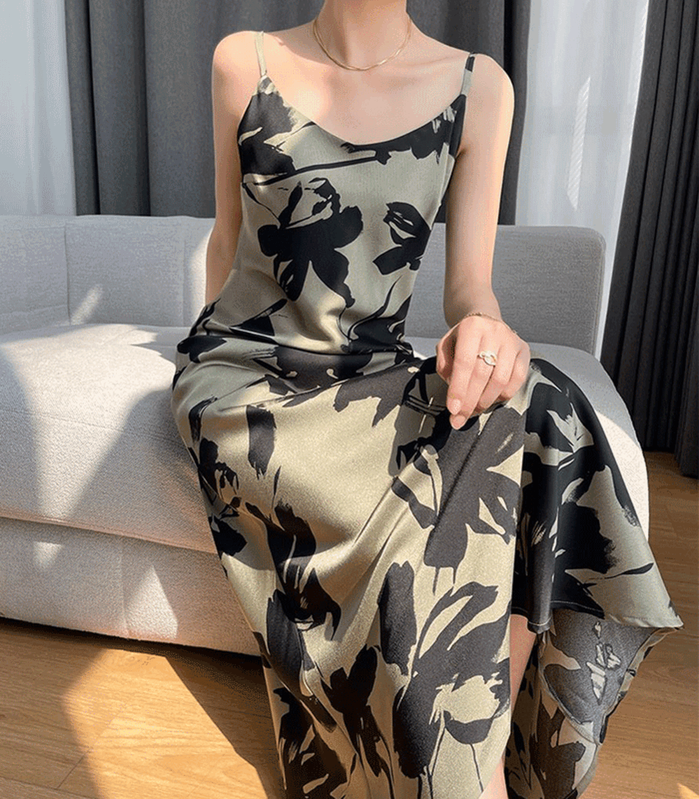 슬리밍 실키 레트로 프린트 서스펜더 드레스 슬립 블랙 잉크 뷔스티에 끈 나시 민소매 탑 브이넥 하이웨스트 슬림핏 플레어 H라인 여성 새틴 롱 스커트 촬영 휴양지 호캉스