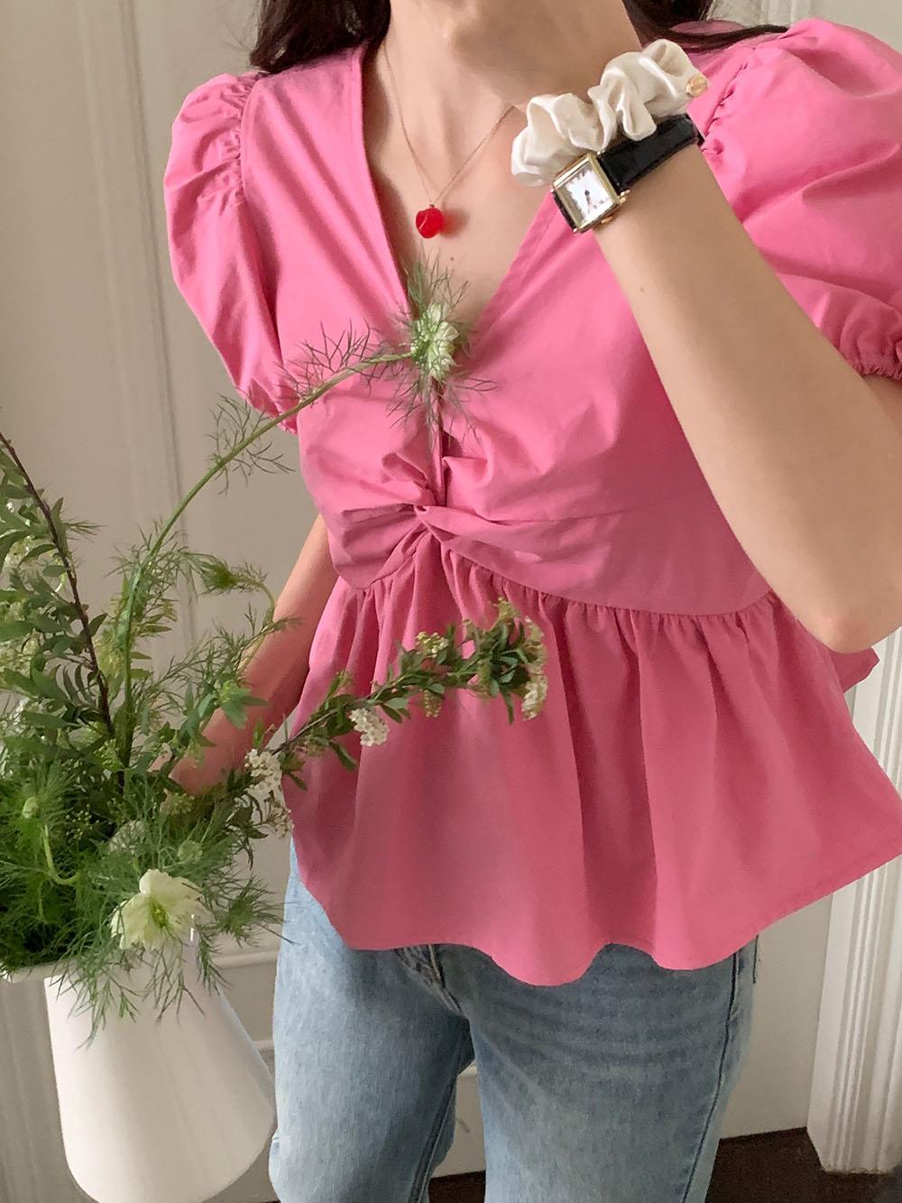 베이지하루 반팔 블라우스 여성 탑 상의 코튼 브이넥 셔링 주름 꼬임 루즈핏 퍼프 팹번 핑크 화이트 남방 봄 여름 30대 40대 여자옷 레이디 바캉스룩 리조트룩 여행 비치