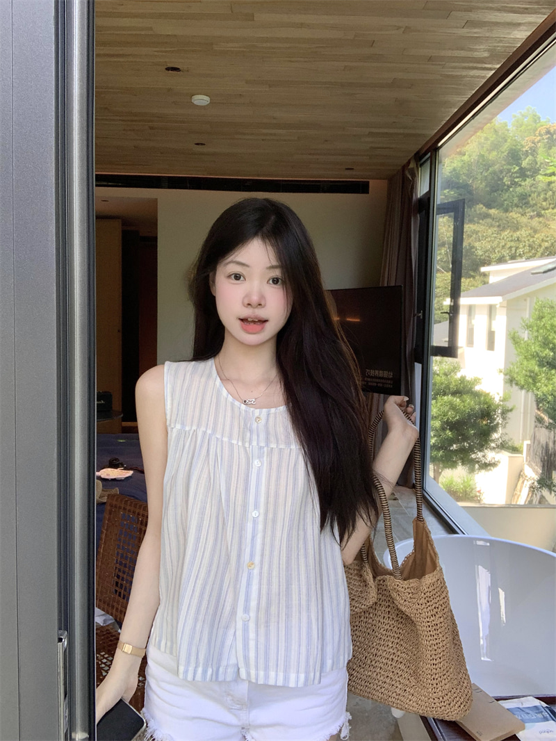 썸머 블루 스트라이프 린넨 나시 라운드 넥 단추 여밈 슬리브리스 나시 루즈 핏 줄 무늬 여름 코튼 블라우스 셔츠 탑 페미닌 귀여운 꾸안꾸 여행 제주 데일리 청순 룩