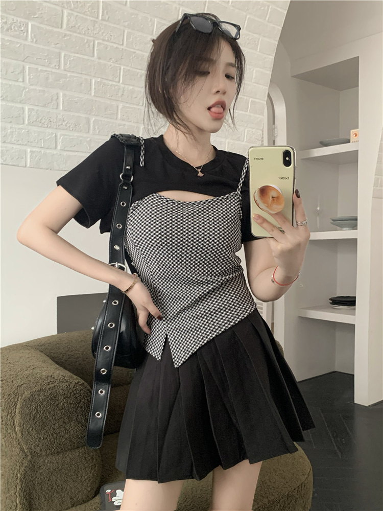 유니크 페이크 투피스 반팔 라운드 넥 크롭 미니 숏 힙한 슬릿 슬림 여리 섹시 핏 캐주얼 츄리닝 꾸안꾸 스트릿 뷔스티에 티셔츠 탑 레이어드 스타일 여름 코디 포인트 여친