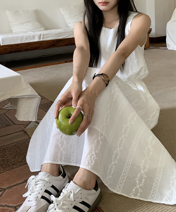 포앤바이앤 스퀘어넥 민소매 하이웨스트 허리 스트링 셔링 플레어 화이트 면 자수 레이스 뷔스티에 롱 원피스 여름 가벼운 시원한 나시원피스 심플 러블리 여행 휴가룩 바캉스