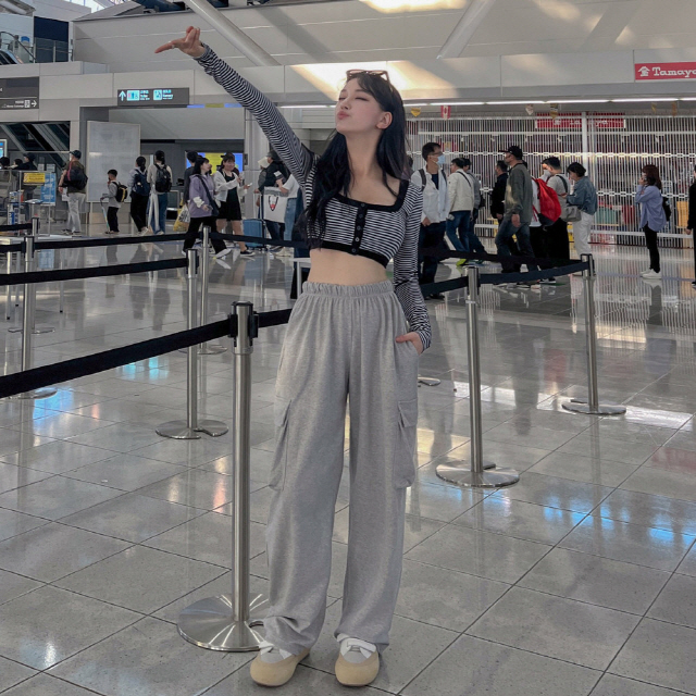 워너비뮤즈 무배🚀 흠뻑쇼💙15만장돌파🤍페스티벌 매일 골라 입는 트레이닝 와이드 팬츠 츄리닝 바지 롱 카고 포켓 하이웨스트 밴딩 트레이닝 팬츠 흠뻑쇼 워터밤 페스티벌룩