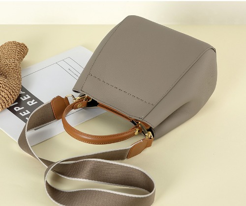 Bb 피체 여성 가죽 토트 크로스백 와이드 스트랩 손잡이 베이직 바구니 숄더 핸드 가방 심플 러블리 데일리 스타일 캐주얼 패션