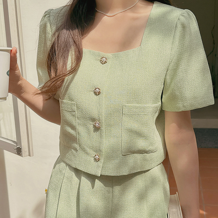 리리앤코 위니빈 트위드 크롭 뒷밴딩 핀턱 투피스 세트 여름 신상 썸머룩 데일리룩 데일리 데이트룩 페미닌룩 크롭자켓 금장단추 편안한 밴딩팬츠 반바지 숏팬츠 활용도높은 단정한