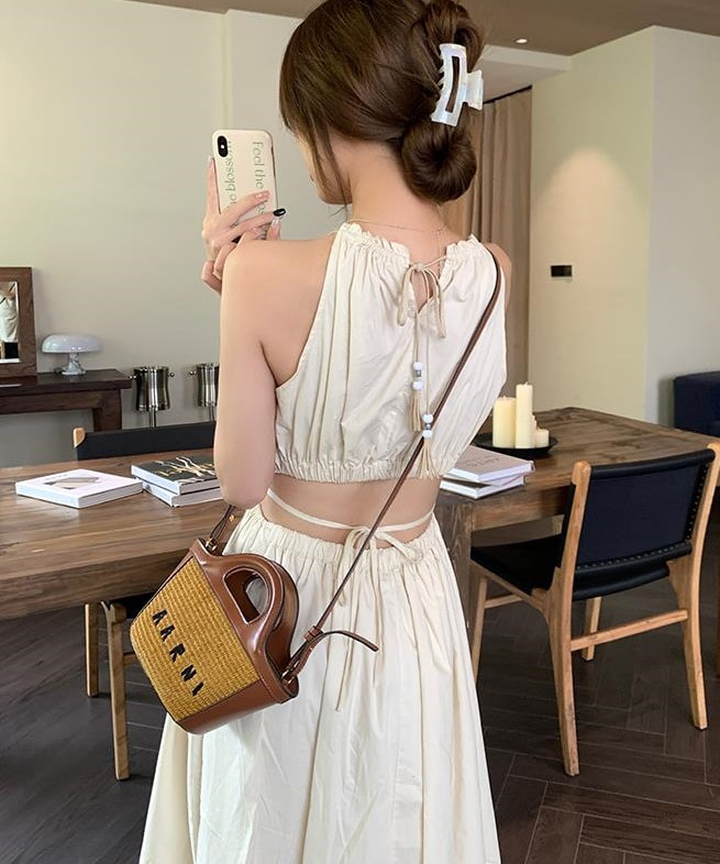 제이리본 당일출고 휴양지 섹시 홀터넥 뒤트임 롱 원피스 테슬 뒷밴딩 오프숄더 민소매 스트랩 프릴 백리스 셔링 플레어 A라인 여름 블랙 드레스 여행 바캉스 비치 신혼여행