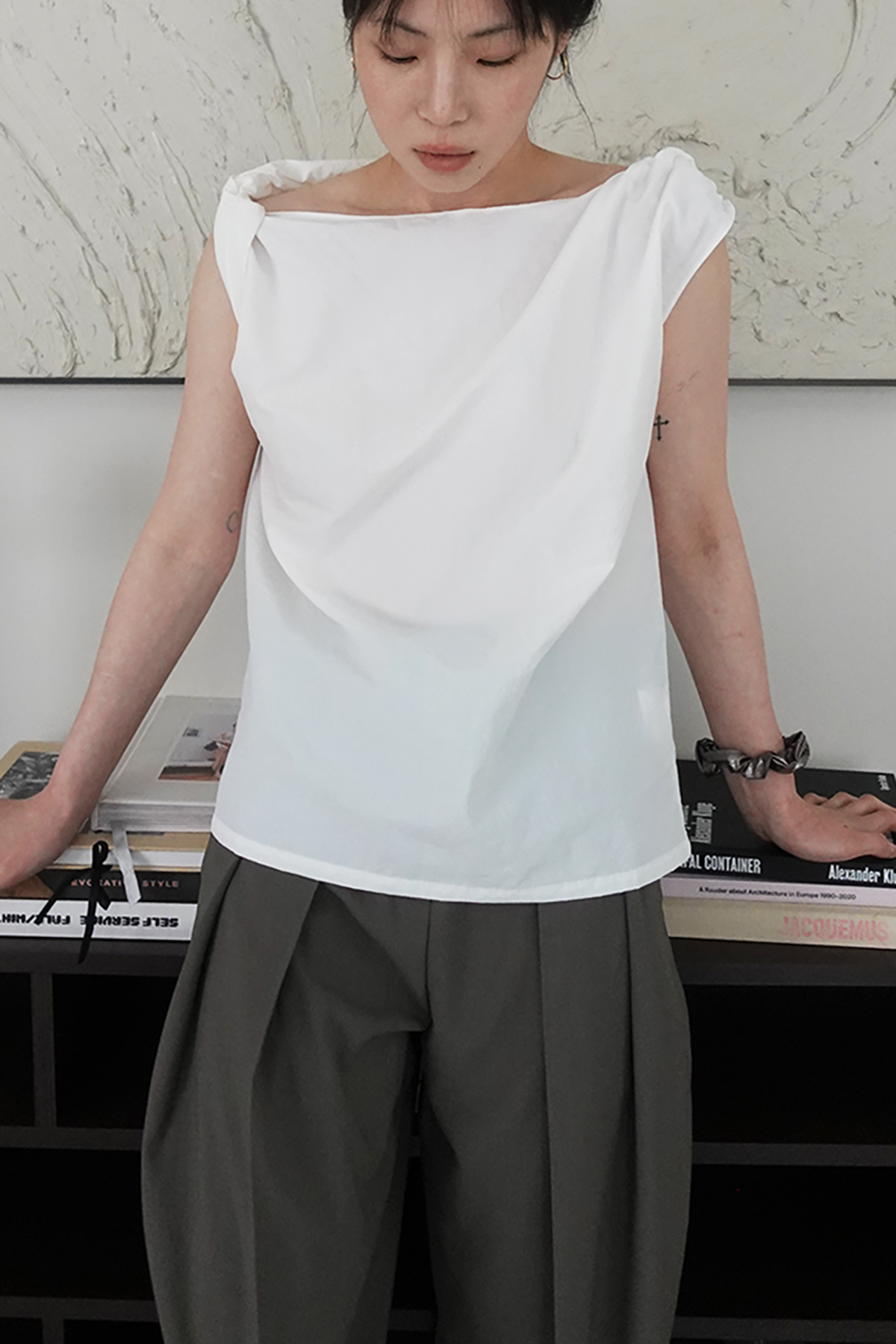 모크 Twist unbalanced sleeveless (2C)