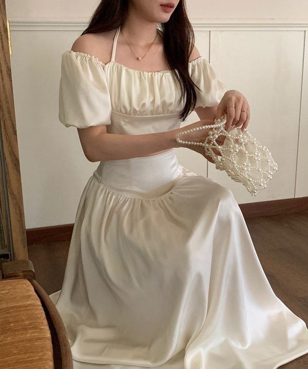 새틴 블라우스 스커트 투피스 오프숄더 홀터넥 벌룬소매 셔링 크롭 블라우스 And 하이웨스트 허리잘록 주름 플레어 롱스커트 세트 청순 우아한 여성스러운 여신 여친룩 데이트룩