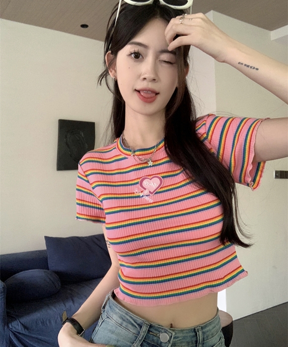 에이퍼플 여성 줄무늬 배색 스트라이프 캔디 여성스러운 힙한 하트 티셔츠 크롭 일상 데일리 키치한 의류 Y2k 와이투케이 바비 감각적인 유니크 센스있는 패피 일상 데이트