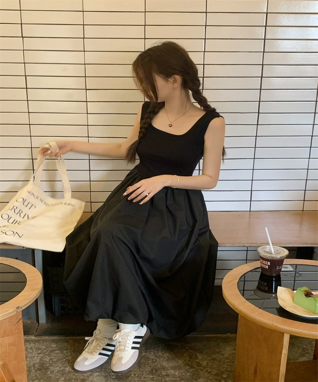 베이지하루 여성 여름 원피스 롱원피스 여자 나시 민소매 뷔스티에 레이어드 셔링 주름 펀칭 루즈핏 봄 간절기 바캉스룩 리조트룩 여행 비치 휴양지옷 동남아 휴가 바닷가 30대