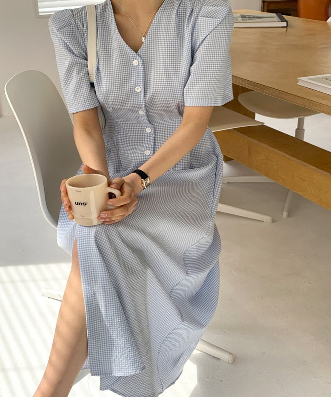 베이지하루 여름원피스 롱원피스 여자 여성 반팔 체크 브이넥 V넥 슬림 셔링 주름 단추 퍼프소매 코튼 A라인 봄 간절기 결혼식 피로연 하객룩 상견례 모임 소개팅 30대 40대