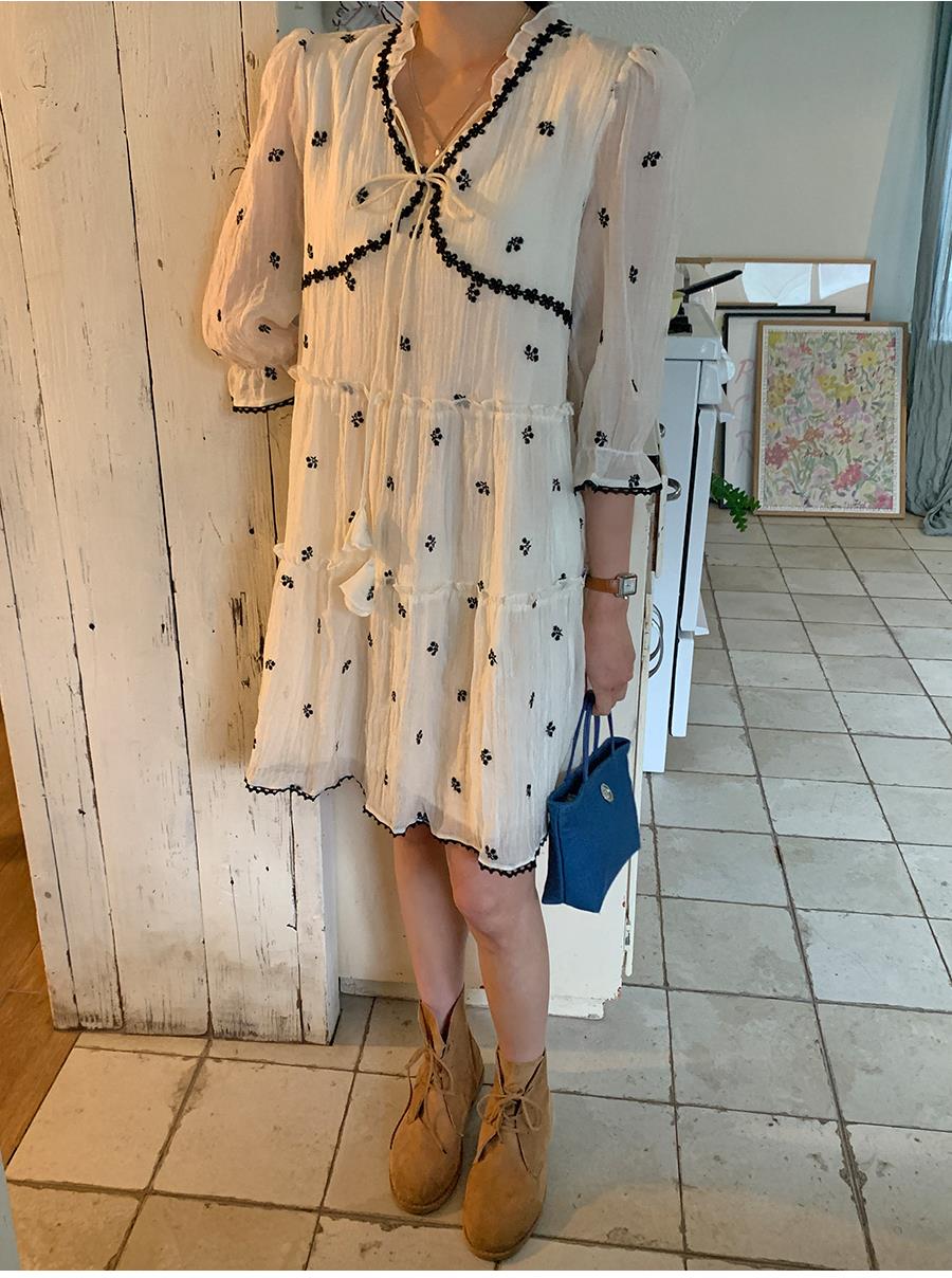 베이지하루 자수 쉬폰 시스루 여름원피스 미니 원피스 여자 여성 칠부 브이넥 셔링 주름 프릴 퍼프 소매 가을 간절기 바캉스룩 리조트룩 여행 비치 휴양지옷 동남아 휴가 바닷가