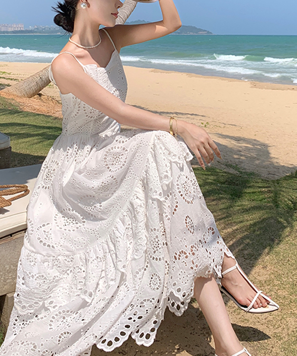 포앤바이앤 화이트 아일렛 자수 펀칭 끈나시 뷔스티에 롱 원피스 러블리 여신 면원피스 하이웨스트 A라인 프릴 레이스 캉캉 여름 바캉스 호캉스 휴양지 리조트 드레스 해외여행