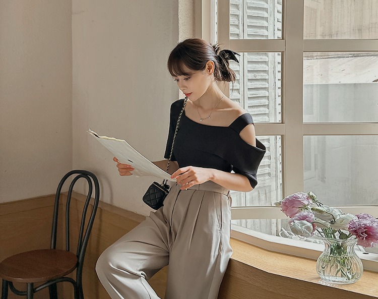 리리앤코 푸니링 스판 언발 오프숄더 니트 여름 신상 여름니트 여름반팔 워터밤 어깨트임 신축성 페스티벌룩 썸머룩 썸머니트 니트티셔츠 언발티셔츠 오프숄더티 반팔니트 언발니트