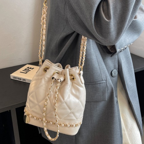 드레시백 헤더 퀼팅 배색 버킷백 미니 금장 체인 핸드백 복조리 숄더 크로스백 복주머니 직장인 출근룩 데일리 간편 가벼운 정장 빈티지 캐주얼 데일리백