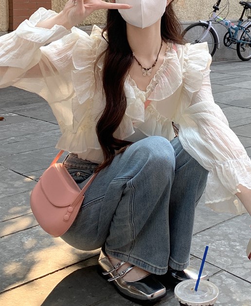 베이지그린 로인 레이스 프릴 시스루 얇은 러블리 페미닌 셔링 가을 간절기 데이트룩 긴팔 블라우스