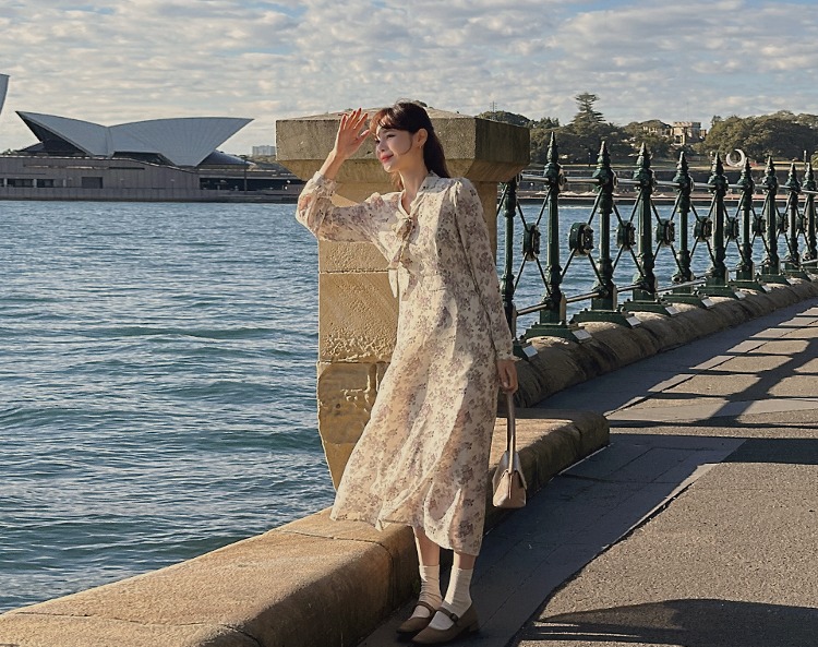 레츄어린 플라워 리본 플레어 롱 원피스 가을 신상 가을옷 데일리룩 간절기 페미닌룩 리본 타이 브이넥 A라인 꽃무늬 플라워원피스 긴팔원피스 가을원피스 플레어 하늘하늘 셔링