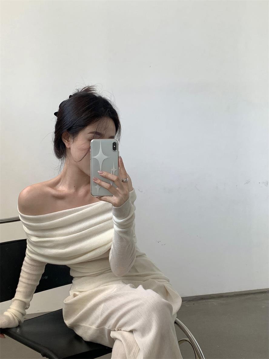 오브로지 로맨틱 드레이프 셔링 오픈숄더 오프숄더 섹시 데이트룩 하객룩 로맨틱룩 페미닌 페미닌룩 페미닌코디 편안한 여친룩 블라우스 티셔츠