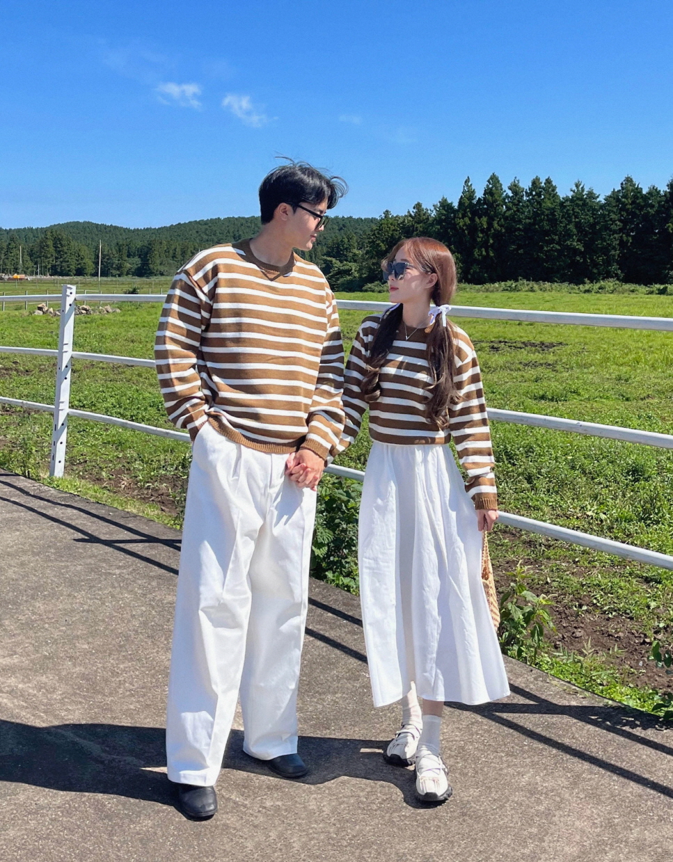 엄라이브 초특가 4컬러2사이즈세트가능 단가라 긴팔 니트 남녀공용 라운드 가을 겨울 여자 크롭 니트 데이트룩 커플룩 시밀러룩 커플니트 롱스커트 와이드팬츠 세트 데일리룩 제주도