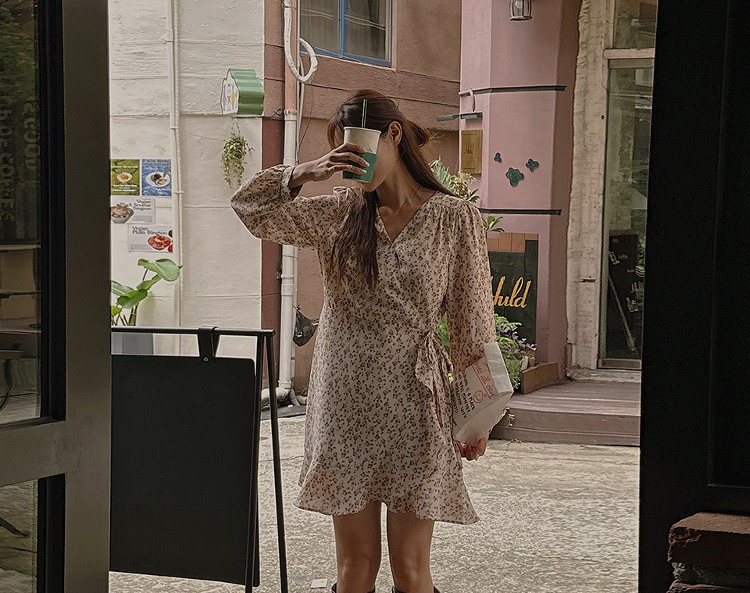 리리앤코 프리브아 쉬폰 플라워 프릴 랩 미니 원피스 가을 신상 가을원피스 플라워원피스 꽃무늬원피스 꽃원피스 페미닌 데이트룩 데이트원피스 랩스타일 랩원피스 스트랩원피스 빅