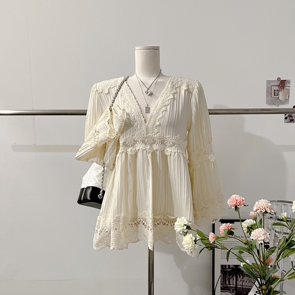 이프유마인 당일발송 페미닌하객룩 봄 이슬 에스닉 펀칭 레이스 자수 오버핏 브이넥 벌룬 퍼프 셔링 프릴 A라인 플레어