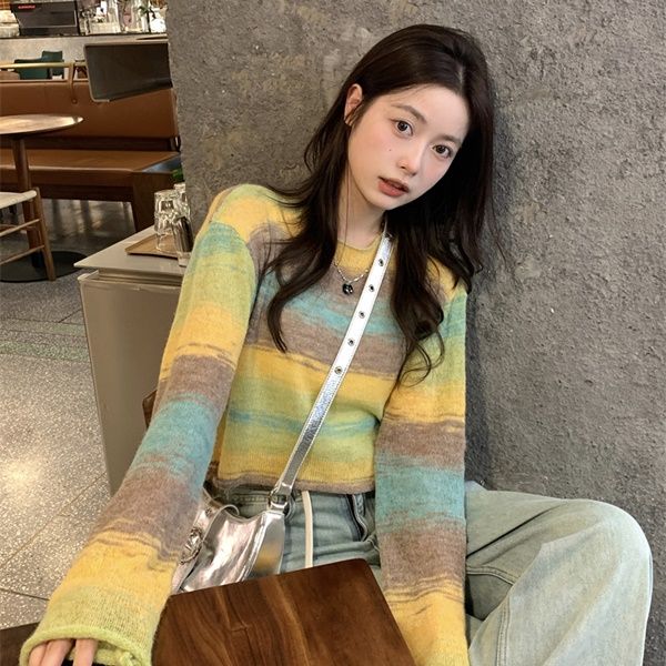 데일리언니 라운드넥 크롭 스트라이프 니트 티셔츠 결혼식투피스 하객 가을 데이트 데일리 오피스룩 니트티 오피스룩 캐주얼 러블리 봄 맨투맨 카디건