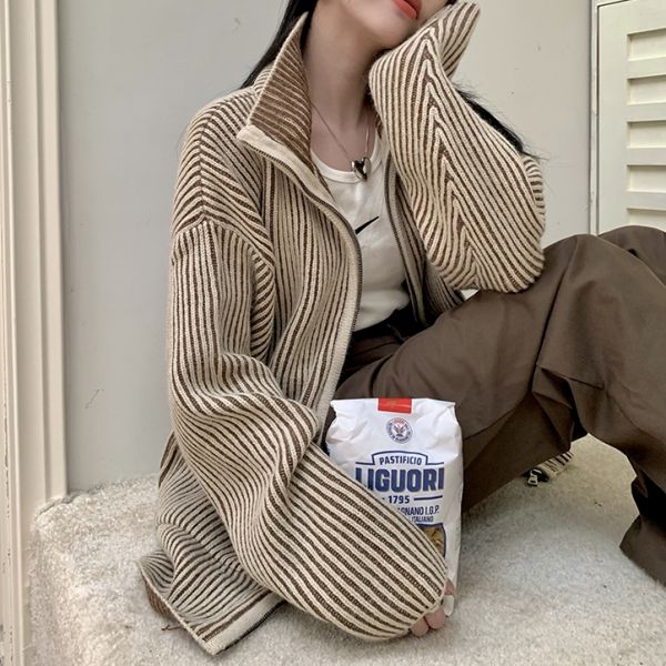 데일리언니 스트라이프 패턴 하이넥 집업 자켓 오피스룩 예쁜 코디 데일리 데이트 캐주얼 가을 봄 겨울 점퍼 재킷 세미 정장 러블리 모임룩 연주회 하객