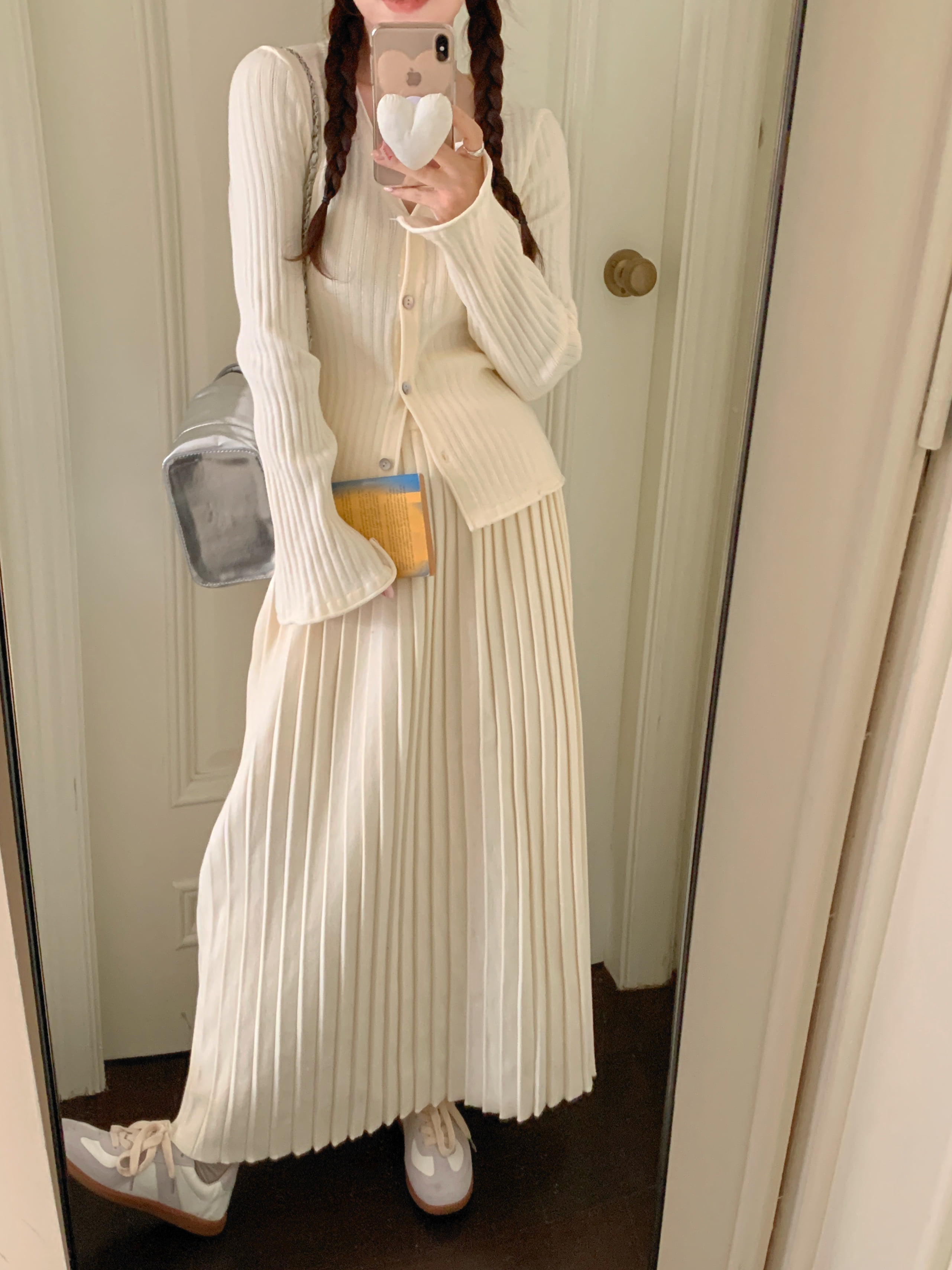 베이지하루 가을 냄새나는 Setup 가을 여자 브이넥 긴팔 스웨터 니트 탑 셔츠 여성 상의 가디건 티 플리츠 밴딩 신축성 여자 롱스커트 주름치마 플레어 하이웨이스트