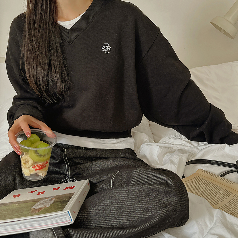 핏브잉 코튼 브이넥 세미크롭 맨투맨 가을 신상 데일리 데이트 하객룩 미니멀룩 브이넥맨투맨 긴팔맨투맨 쭈리맨투맨 세미크롭맨투맨 레터링맨투맨 꾸안꾸 간절기 캐주얼 편안한