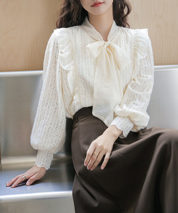 포앤바이앤 리본타이 겨울 블라우스 브이넥 프릴 러플 퍼프 긴팔 벌룬 긴소매 레이스 벨벳 진주단추 블라우스 겨울 두꺼운 도톰한 여신 여성스러운 러블리 여친 데이트룩 포멀