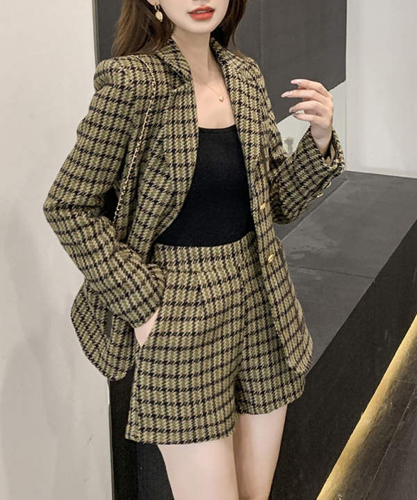 체크무늬 자켓 반바지 세트 테일러 카라 직각어깨 긴소매 격자무늬 금장단추 슬리밍 빅포켓 싱글버튼 하프 자켓 And 하이웨스트 3