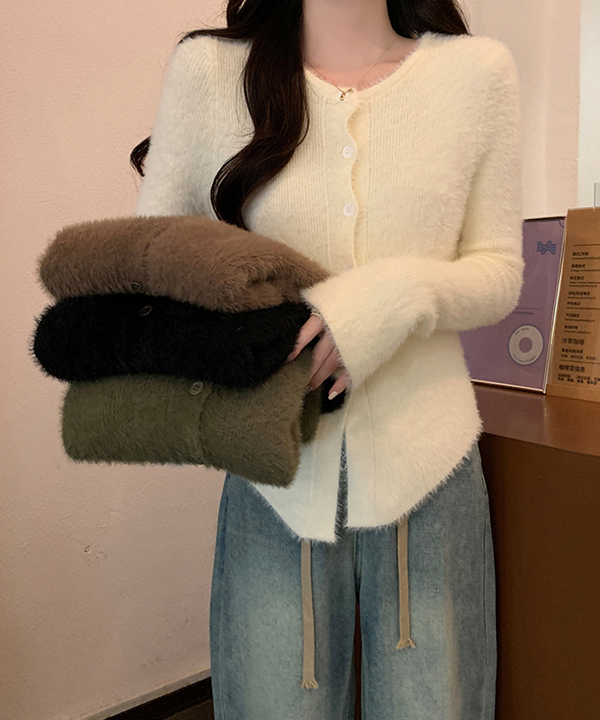 4colors 언발 밍크 니트탑 라운드넥 손등덮는 긴소매 단색 솔리드 인조털 페이크퍼 앞단추 언발란스 슬림핏 여리핏 스웨터