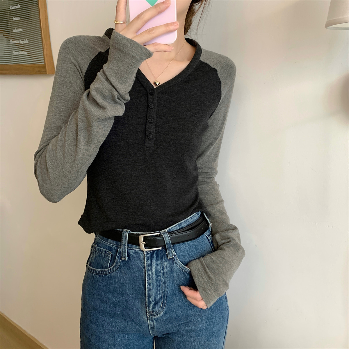 베이지하루 레글런 여자 브이넥 긴팔 티셔츠 가을 여성 겨울 상의 봄 나그랑 간절기 슬림핏 트렌디 캐주얼 여성티 블랙 브라운 버튼 올매치 코디 패션 스타일 20대 30대 40