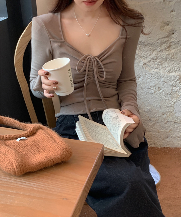 포앤바이앤 러블리 셔링 티셔츠 하트 스퀘어넥 스트링 리본 직각어깨 손등덮는 긴팔 단색 무지 솔리드 슬림핏 타이트 크롭 숏 티셔츠 페미닌 여성스러운 러블리 사랑스러운