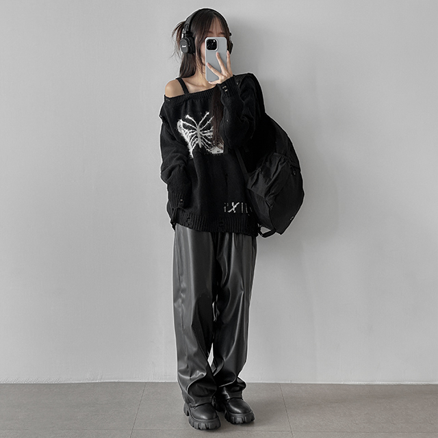 라이니 퍼 나비 오버핏 오프숄더 데미지 니트 to-2189c