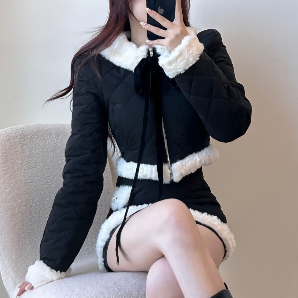 데일리유 연말룩ml투피스무료배송 밍크퀼팅 크롭 패딩 자켓미니 스커트 투피스 2color