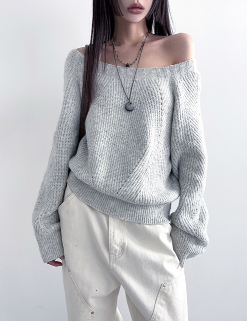 로웨어 deep round neck fluffy knit