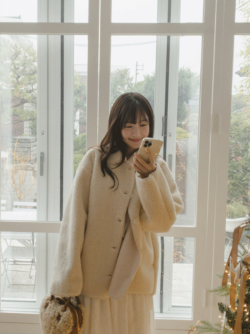 [당일발송!]홀릭 둥근카라 몽글 무스탕[size:F(55~66)]