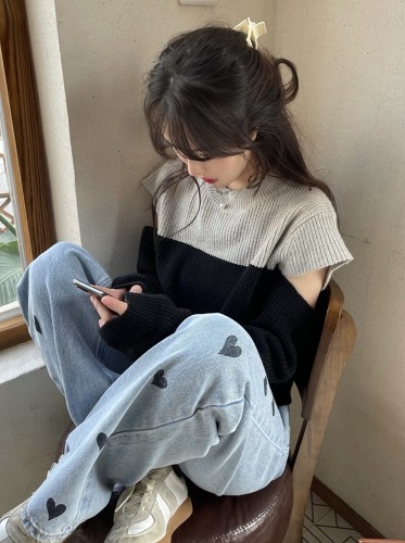 하프닌 베리어 그레이 블랙 배색 어깨 트임 반폴라 하이넥 여리 데이트룩 연말룩 페미닌 여리니트 연말니트 유니크 가을 가을신상 가을니트 긴팔 니트