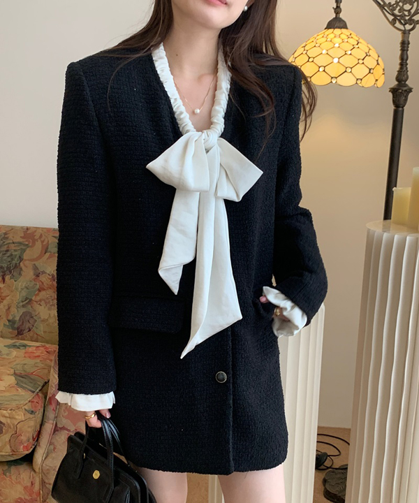 포앤바이앤 타이리본 트위드 코트 브이넥 직각어깨 일자 여유핏 싱글버튼 프릴 앞포켓 하프 코트 겨울 깔끔한 단정한 격식룩 결혼식 예식장 하객룩 오피스 출근룩 상견례룩
