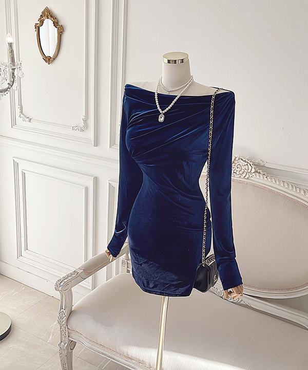 우아르 크리스 벨벳 미니원피스 결혼식 하객룩 행사룩 데이트룩 파티룩 브라이덜샤워 돌잔치원피스 겨울원피스 연말모임룩 크리스마스원피스 셀프웨딩 벨벳원피스 셔링원피스 오프숄더원피스