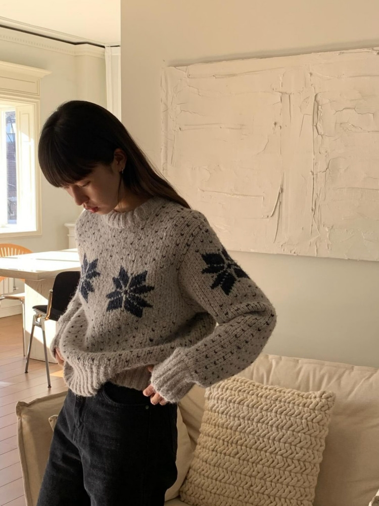 유이르무이 JINSIM 진심 스노우 플라워 눈꽃 울 스웨터 니트 2color