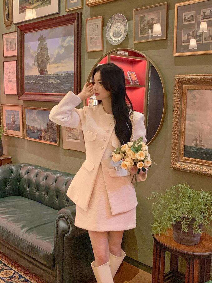 하이클래식 울40 게쥬니 라운드넥 포켓 긴팔 어깨패드 진주버튼 하프 사선 트위드 자켓 하이웨스트 옆지퍼 A라인 미니 스커트 하객룩 연말룩 격식룩 투피스 세트