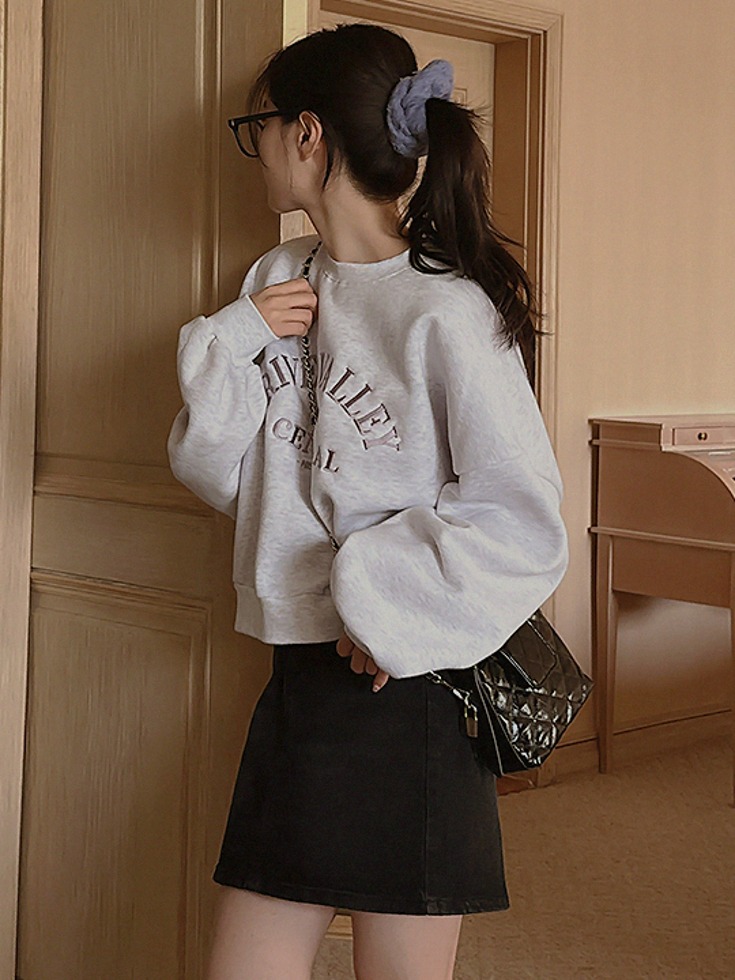 리리앤코 틴르포 기모 세미크롭 레터링 맨투맨 겨울 신상 겨울옷 데일리룩 겨울맨투맨 기모맨투맨 프린팅맨투맨 기본맨투맨 캐주얼 겨울티셔츠 라운드넥 세미크롭 두꺼운티셔츠 한파룩