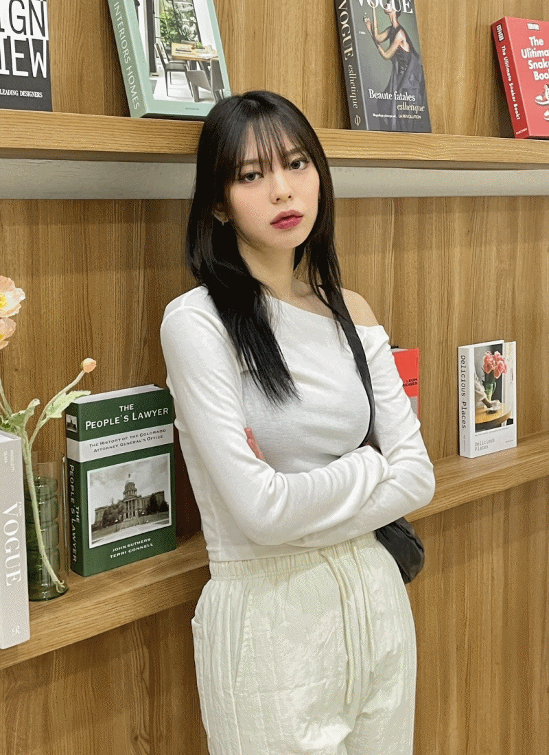 Muriel T 뮤리엘 오프숄더 티 긴팔 여리 파티룩