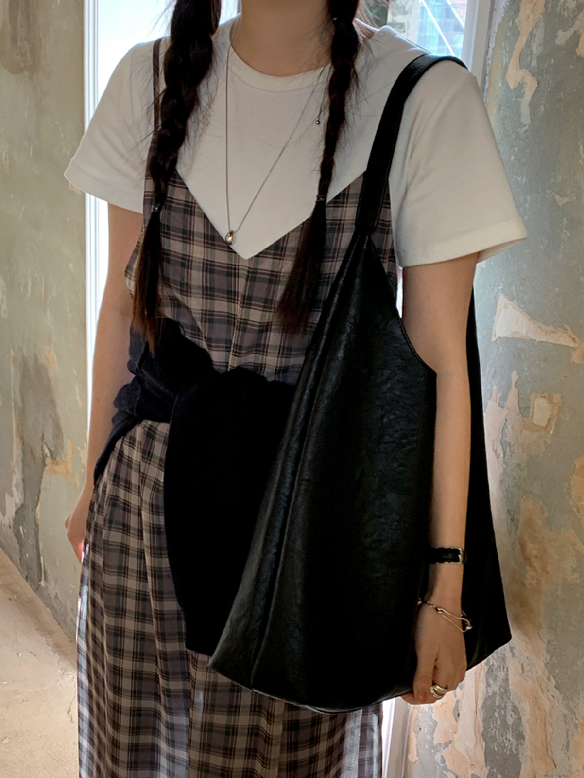 어리틀빗 triangle shoulder bag (2color) 브라운 당일발송