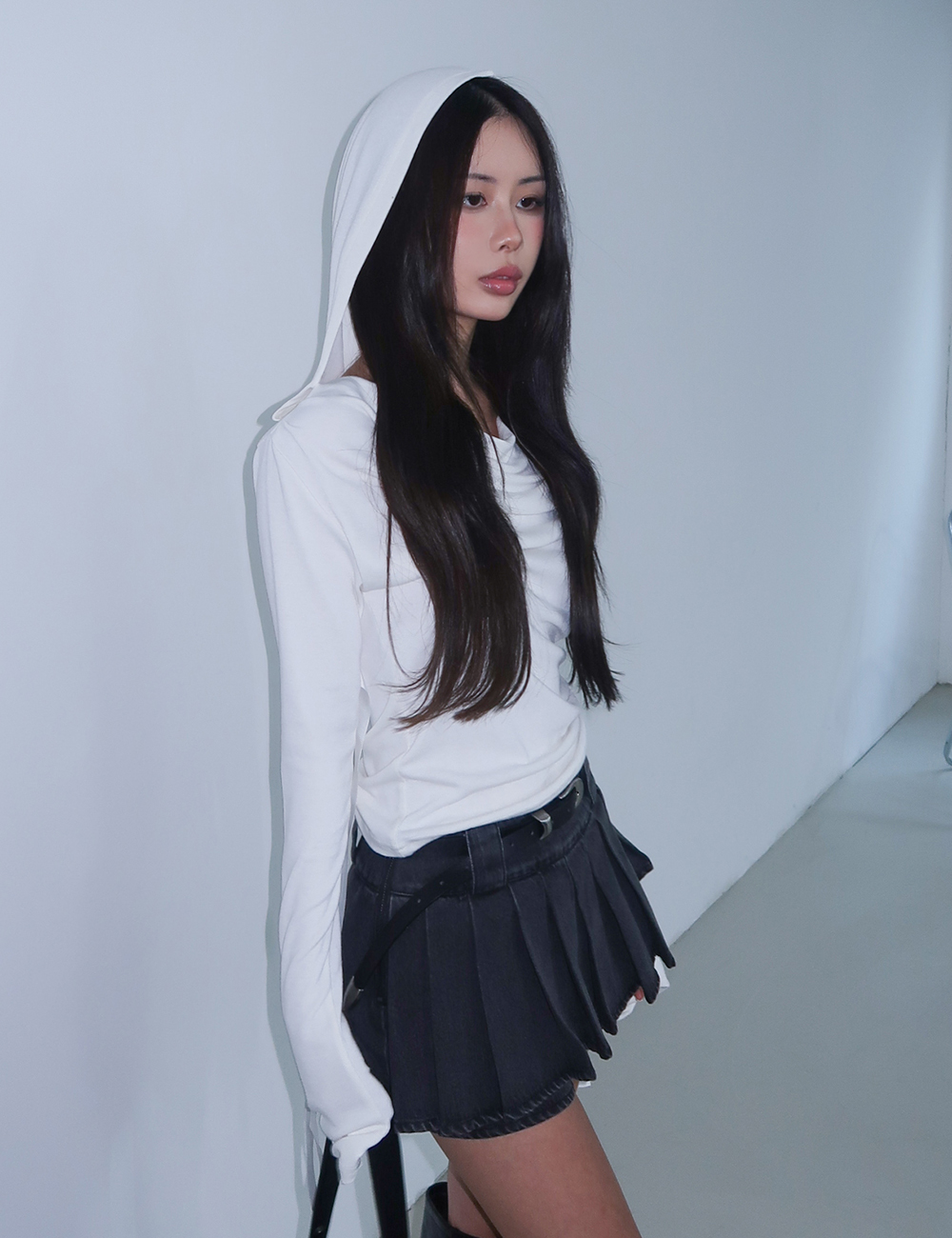 위위미유 ELBOW RIBBON OFF SHOULDER HOODIE T-SHIRT / 엘보우 리본 오프숄더 후드 티